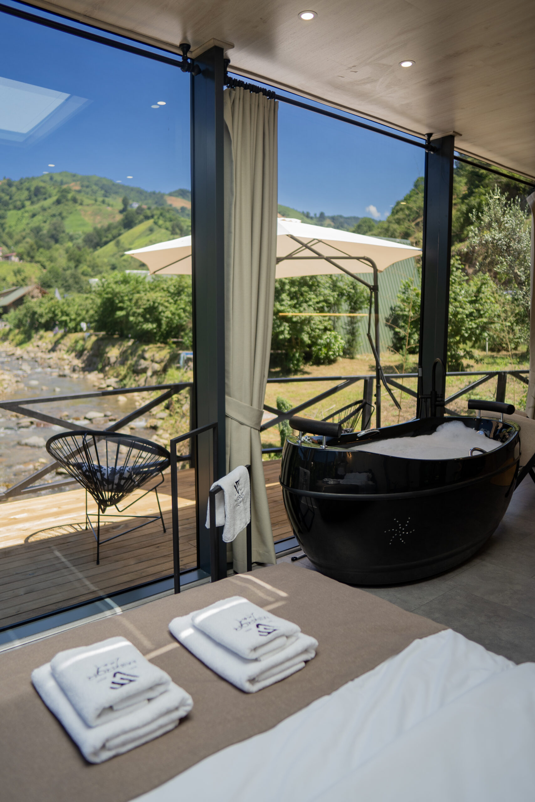 Mirror Land - الباشا للسياحة