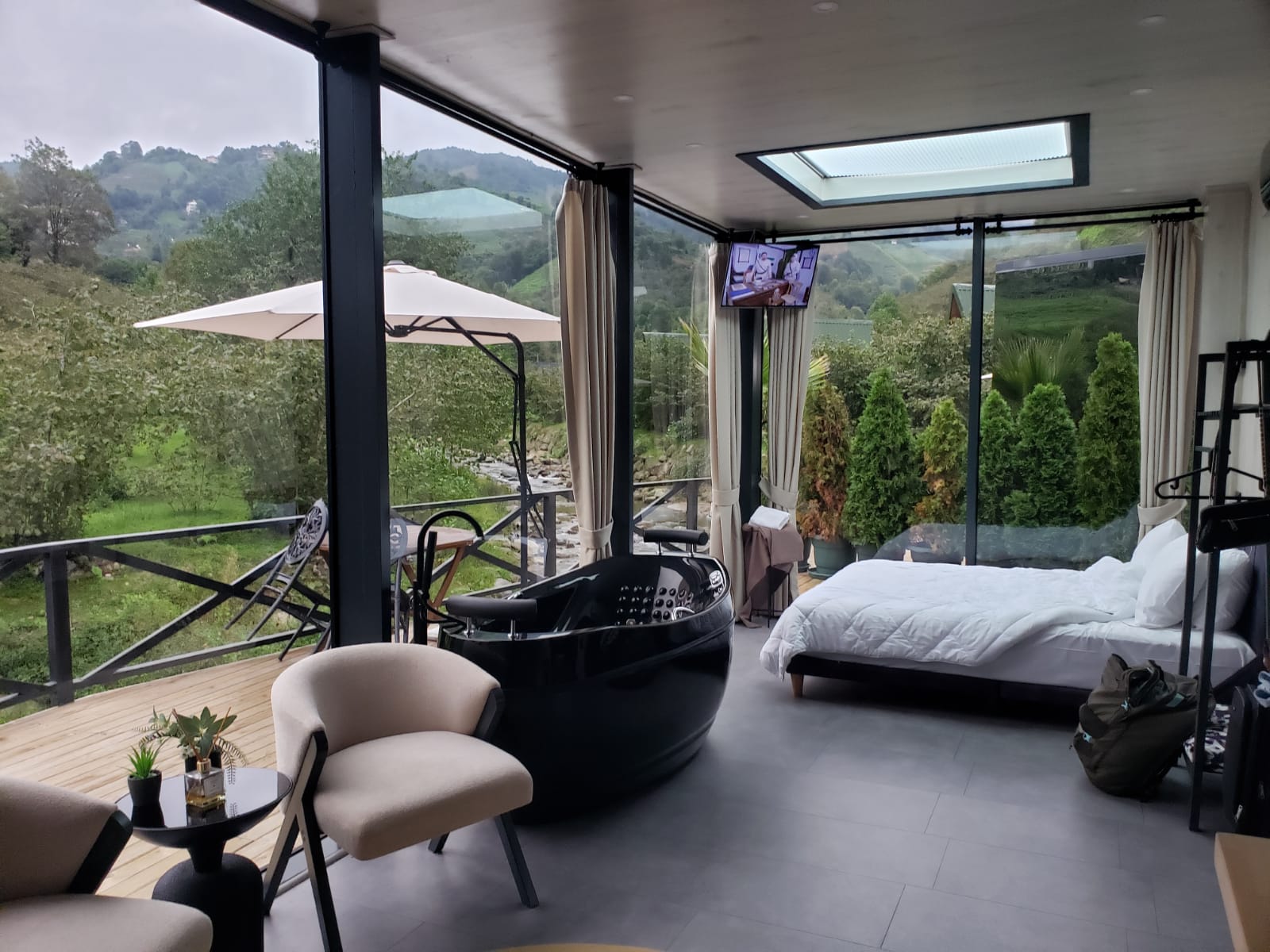 Mirror Land - الباشا للسياحة